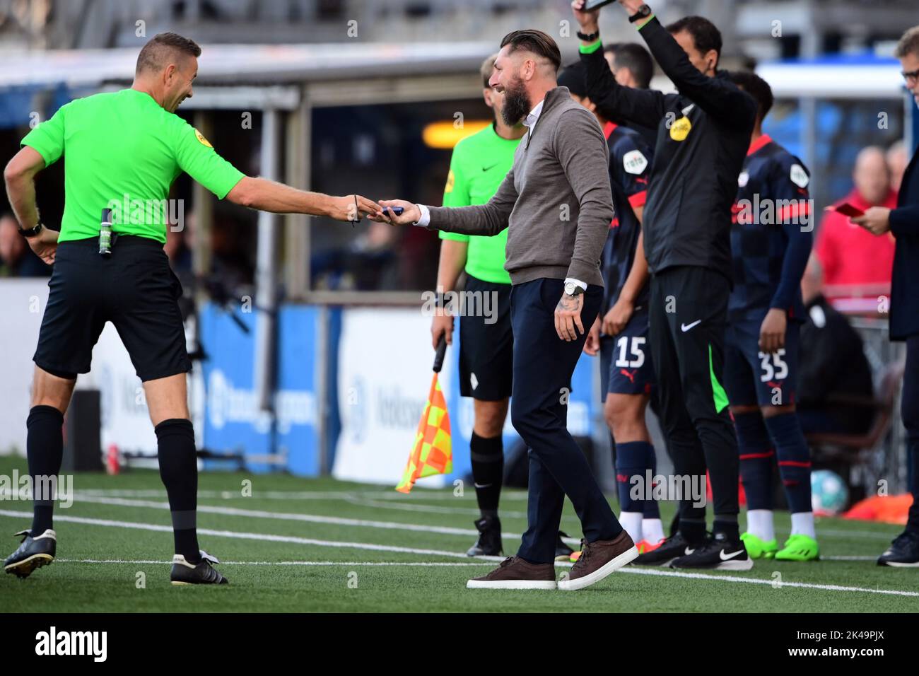 LEEUWARDEN - (lr) Referee Pol van Boekel, SC Cambuur assistant coach ...