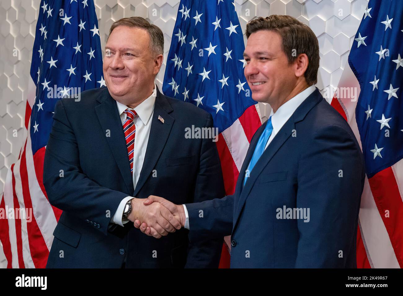 Pompeo shaking hands hi-res stock photography and images - Alamy