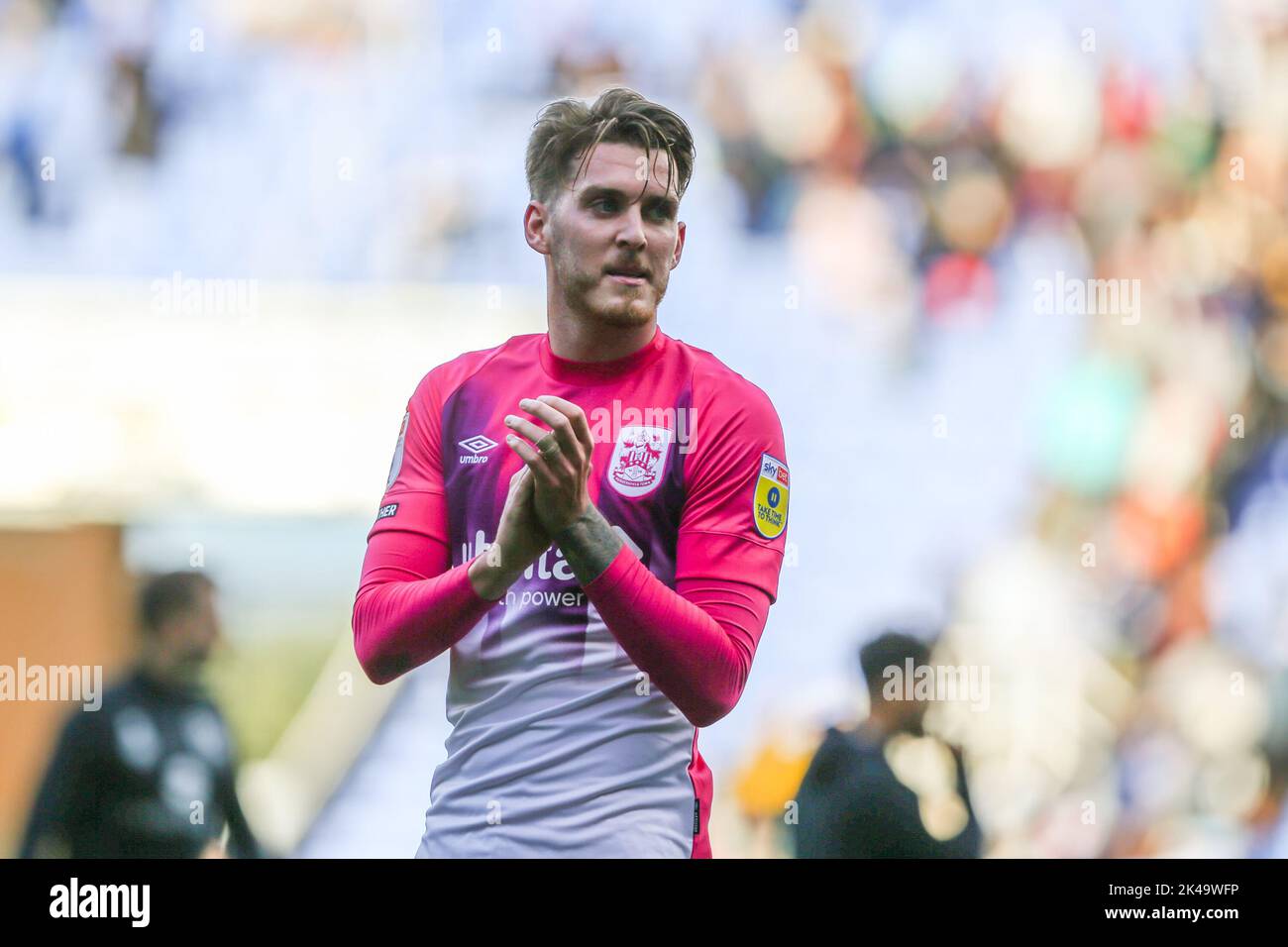 Reading fans 2022 hi-res stock photography and images - Alamy
