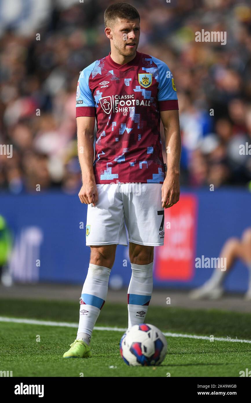 J—hann Gu?mundsson #7 of Burnley during the Sky Bet Championship match ...