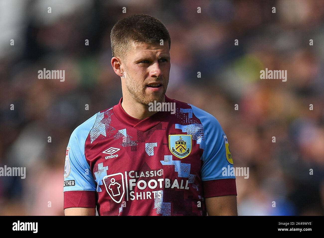 J—hann Gu?mundsson #7 of Burnley during the Sky Bet Championship match ...