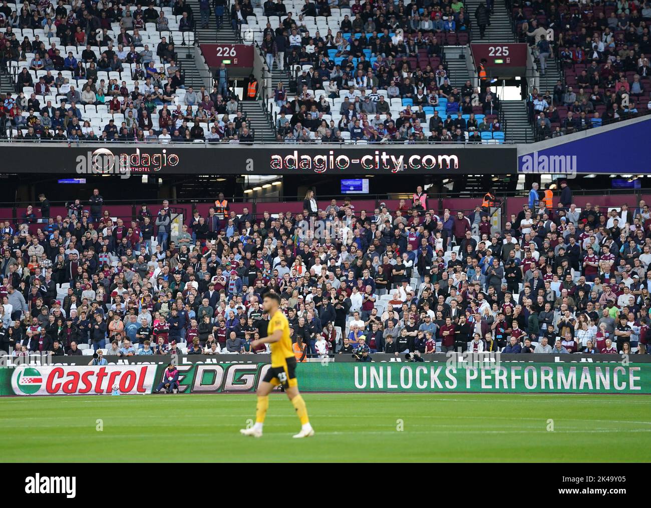 Castrol branding hi-res stock photography and images - Alamy