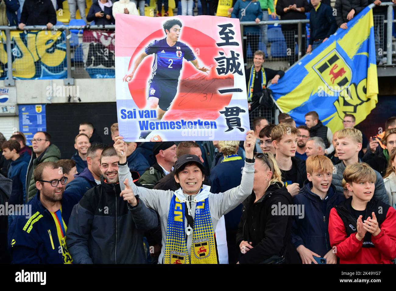LEEUWARDEN - Japanese fans in front of Sai van Wermeskerken of SC ...