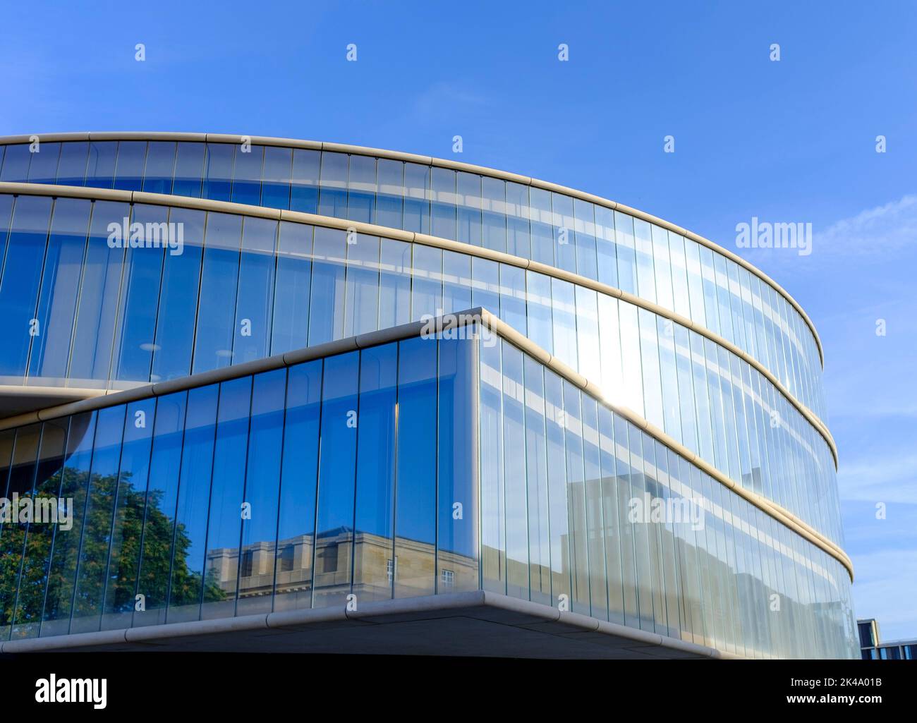 Reflections in the windows of the offices of Oxford University in ...