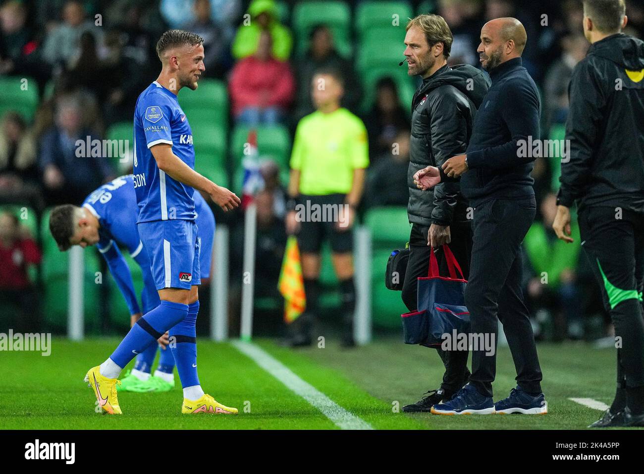 GRONINGEN - (lr) Jesper Karlsson of AZ Alkmaar, AZ Alkmaar coach Pascal ...