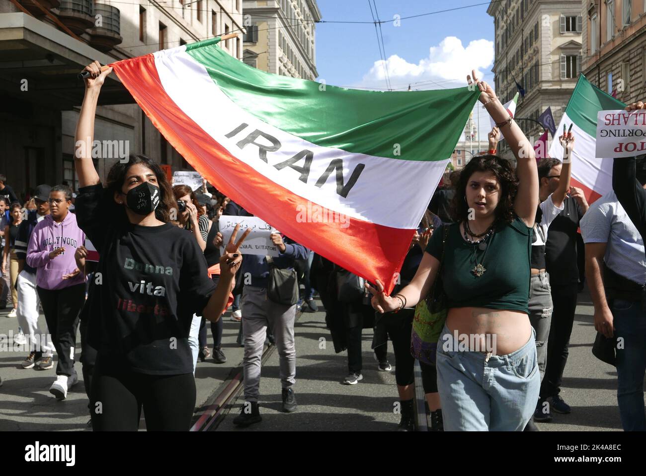 Demonstration in solidarity with Iranian women and people in Rome ...