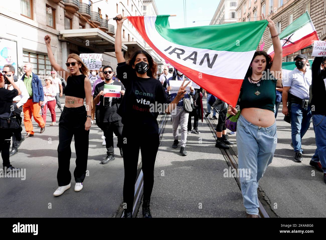 Demonstration in solidarity with Iranian women and people in Rome ...
