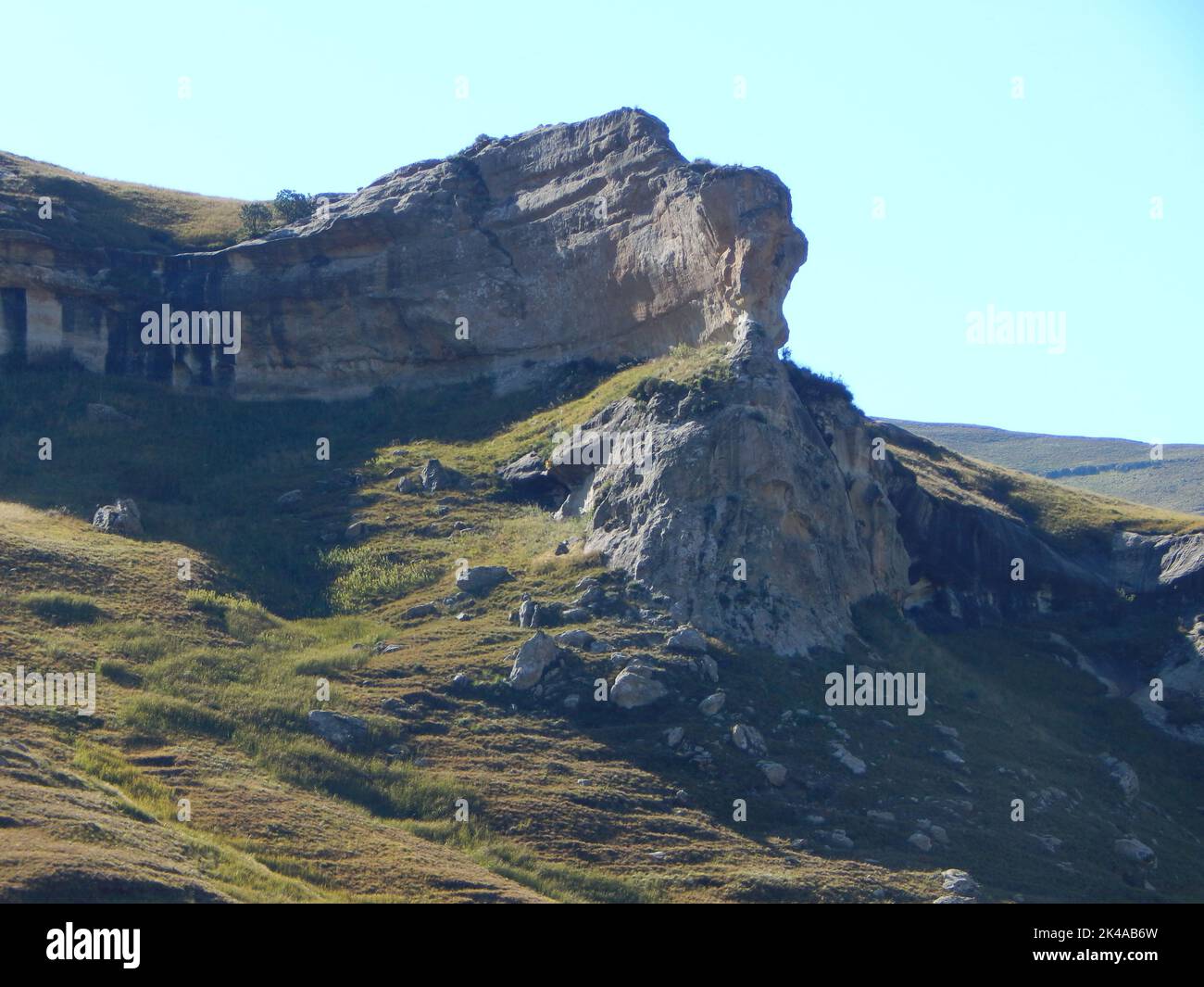 A low-angle of a canyon in the green highlands of Golden Gate national ...