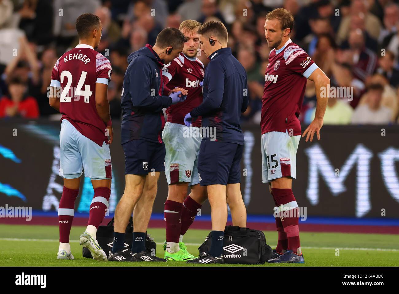 Dislocated finger hi-res stock photography and images - Alamy