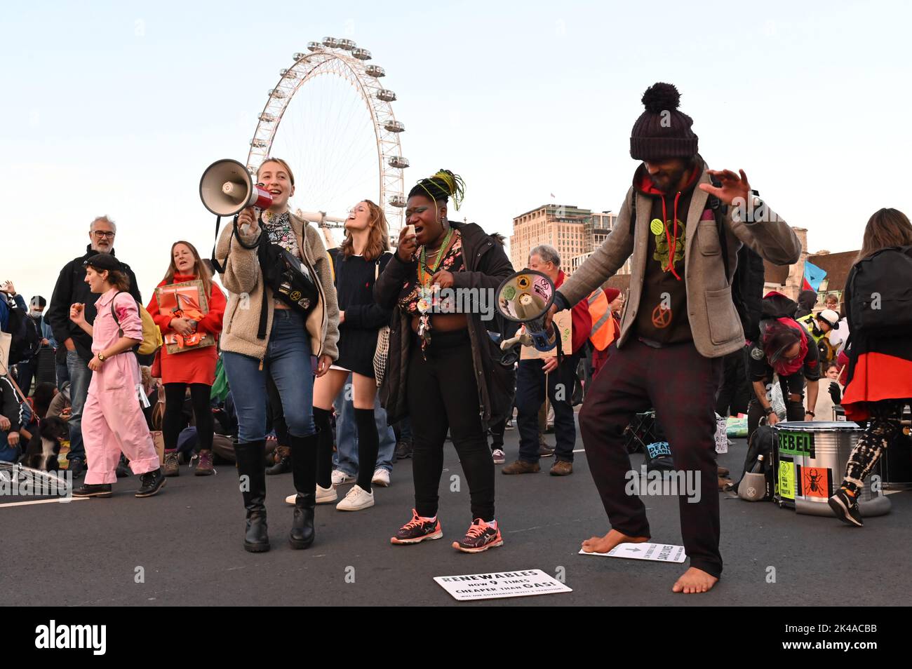 London, UK. 1 October 2022. Hundreds of Just Stop Oil and Extinction ...