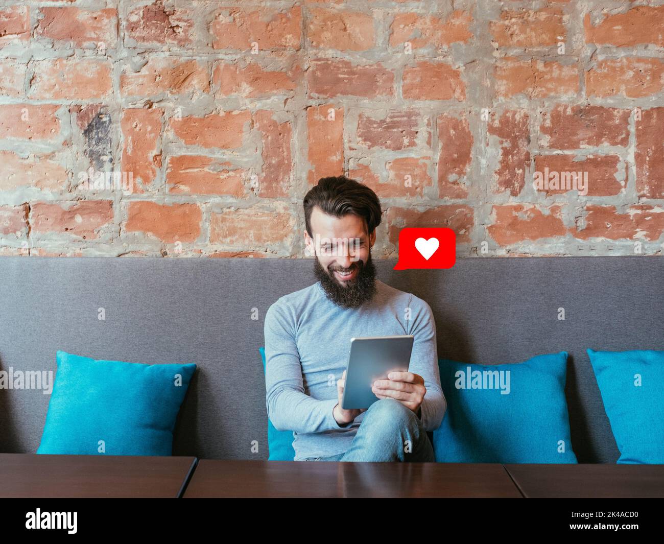 Social media content. Like feedback. Gadget people. Virtual ...