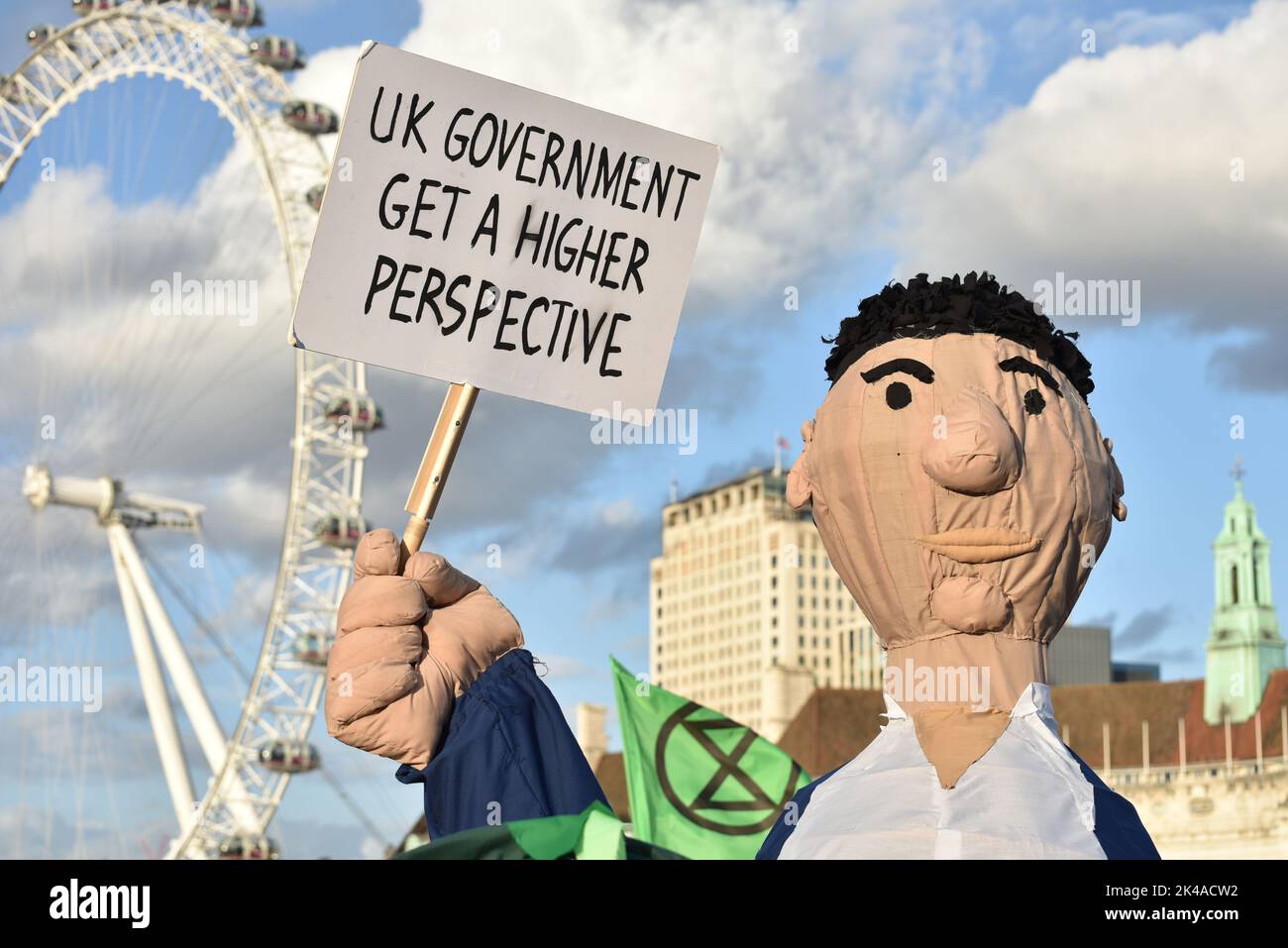 London, UK. 1 October 2022. Hundreds of Just Stop Oil and Extinction ...