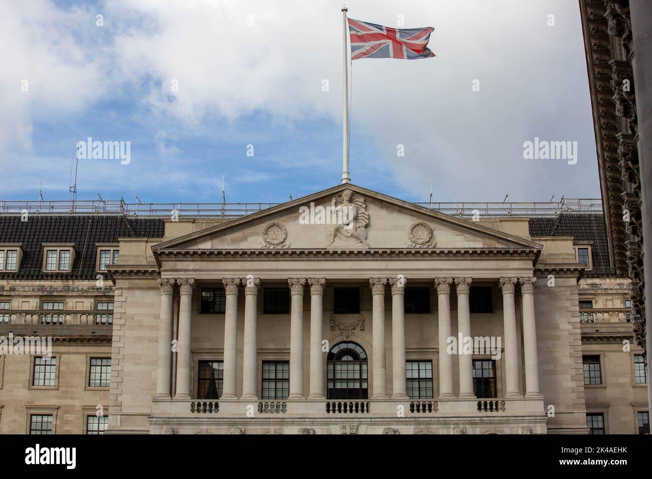 A general view of the Bank of England building in London Stock Photo ...