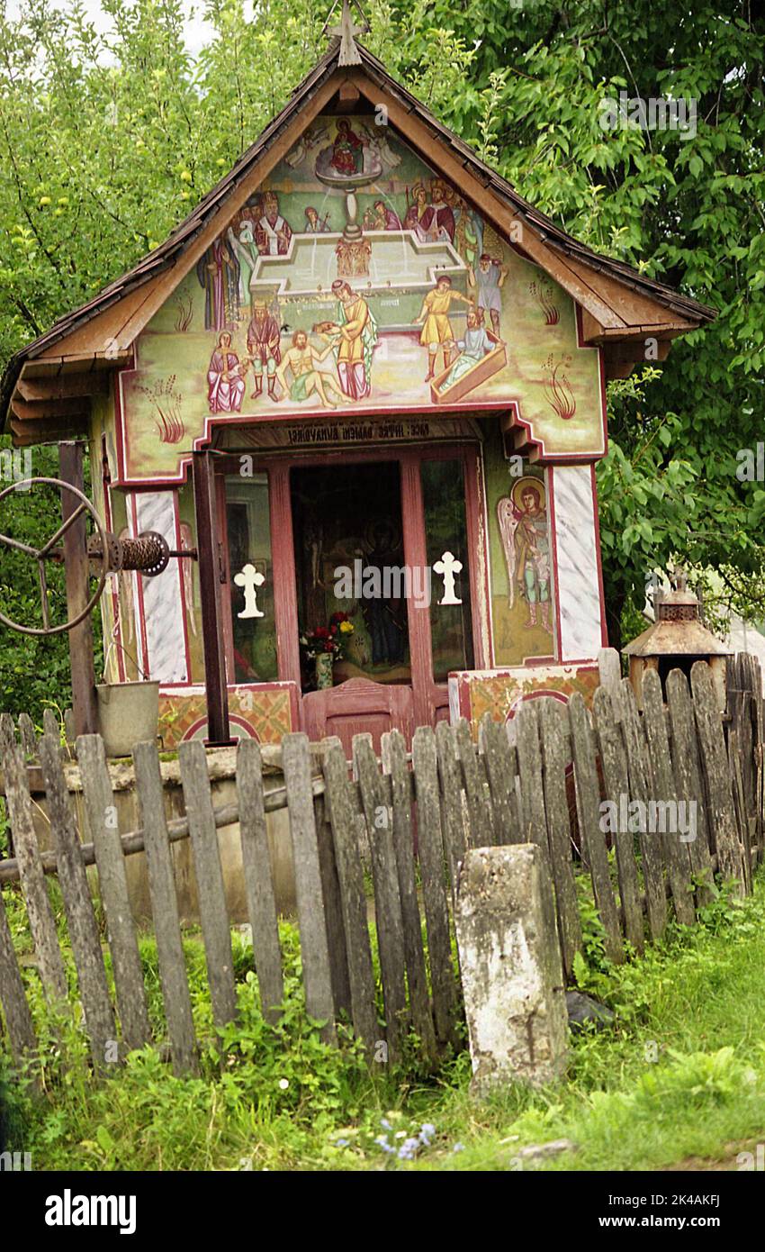 Corbi, Arges County, Romania, 2002. A roadside well and small old ...