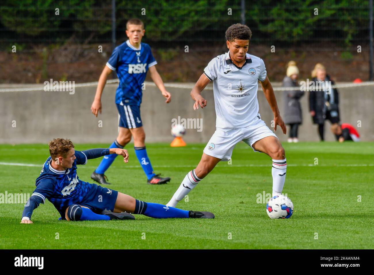 Footballers tackle hi-res stock photography and images - Alamy