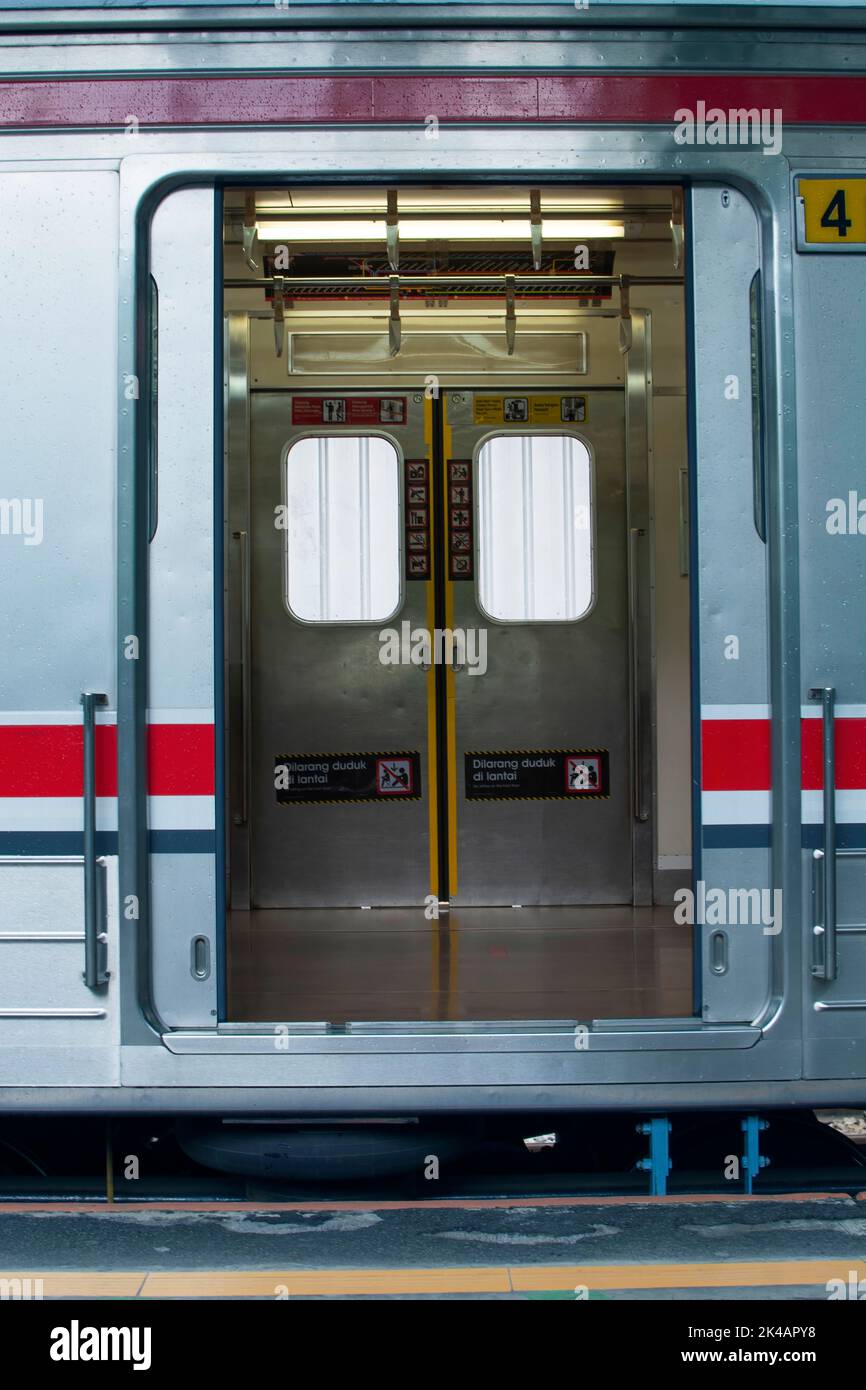 Open train door handle hi-res stock photography and images - Alamy