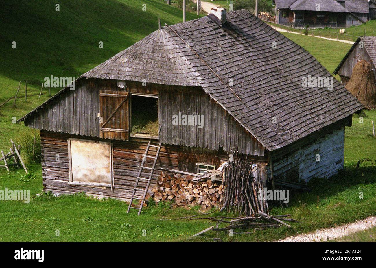 Wooden barn shingles hi-res stock photography and images - Alamy