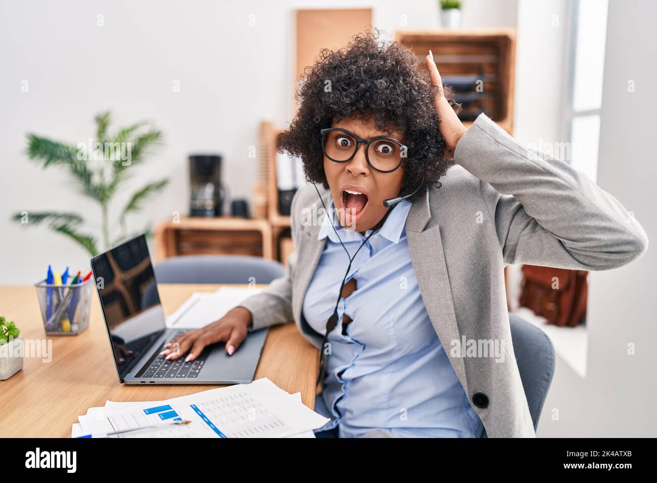 Female customer looking scared hi-res stock photography and images - Alamy