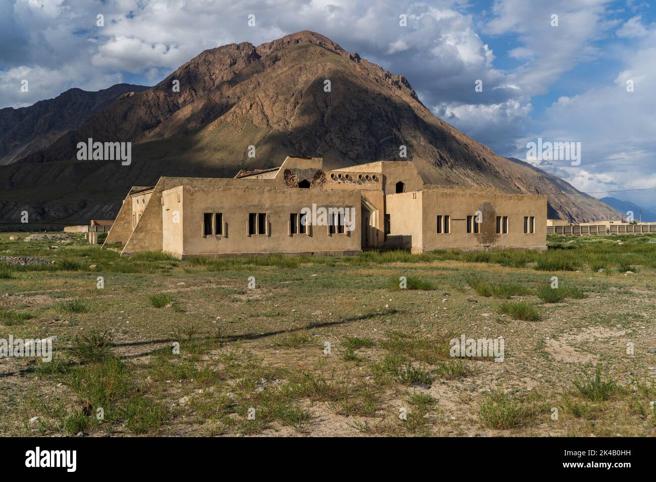 Abandoned Soviet town hall in Enilchek ghost mining town, Kyrgyzstan Stock Photo - Alamy