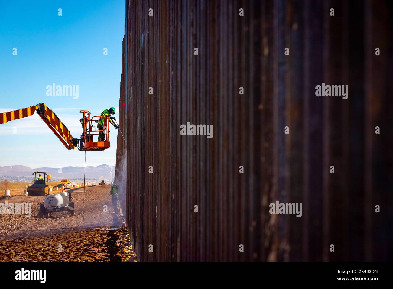 Construction continues on December 14, 2020, on a new border wall ...