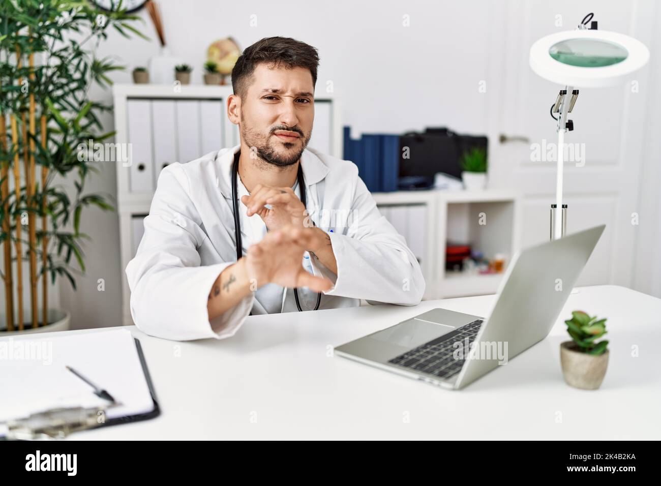 Reaction Face Computer