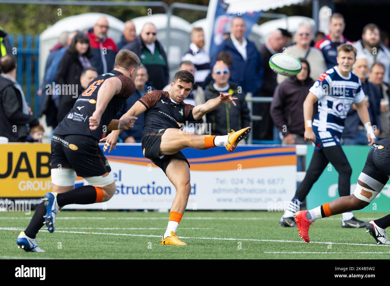 Craig Hampson of Ealing Trailfinders box kicks during the The ...