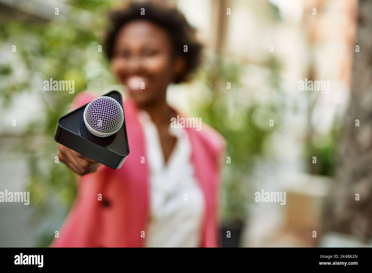 African woman interview outside hi-res stock photography and images - Alamy