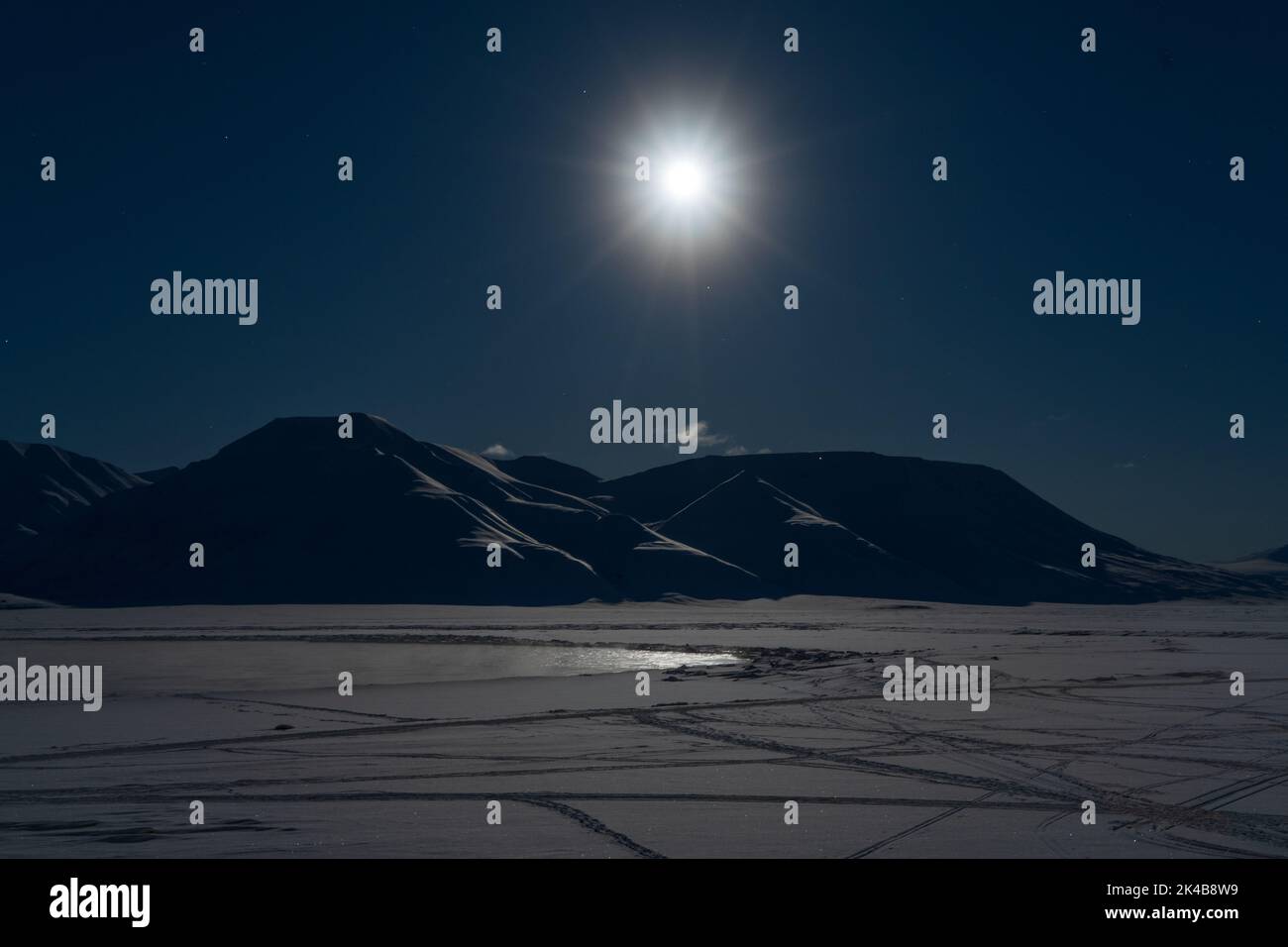 Svalbard polar night hi-res stock photography and images - Alamy