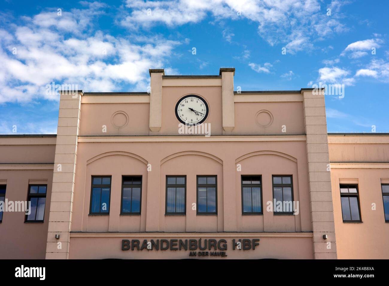 Downtown building exterior hi-res stock photography and images - Alamy