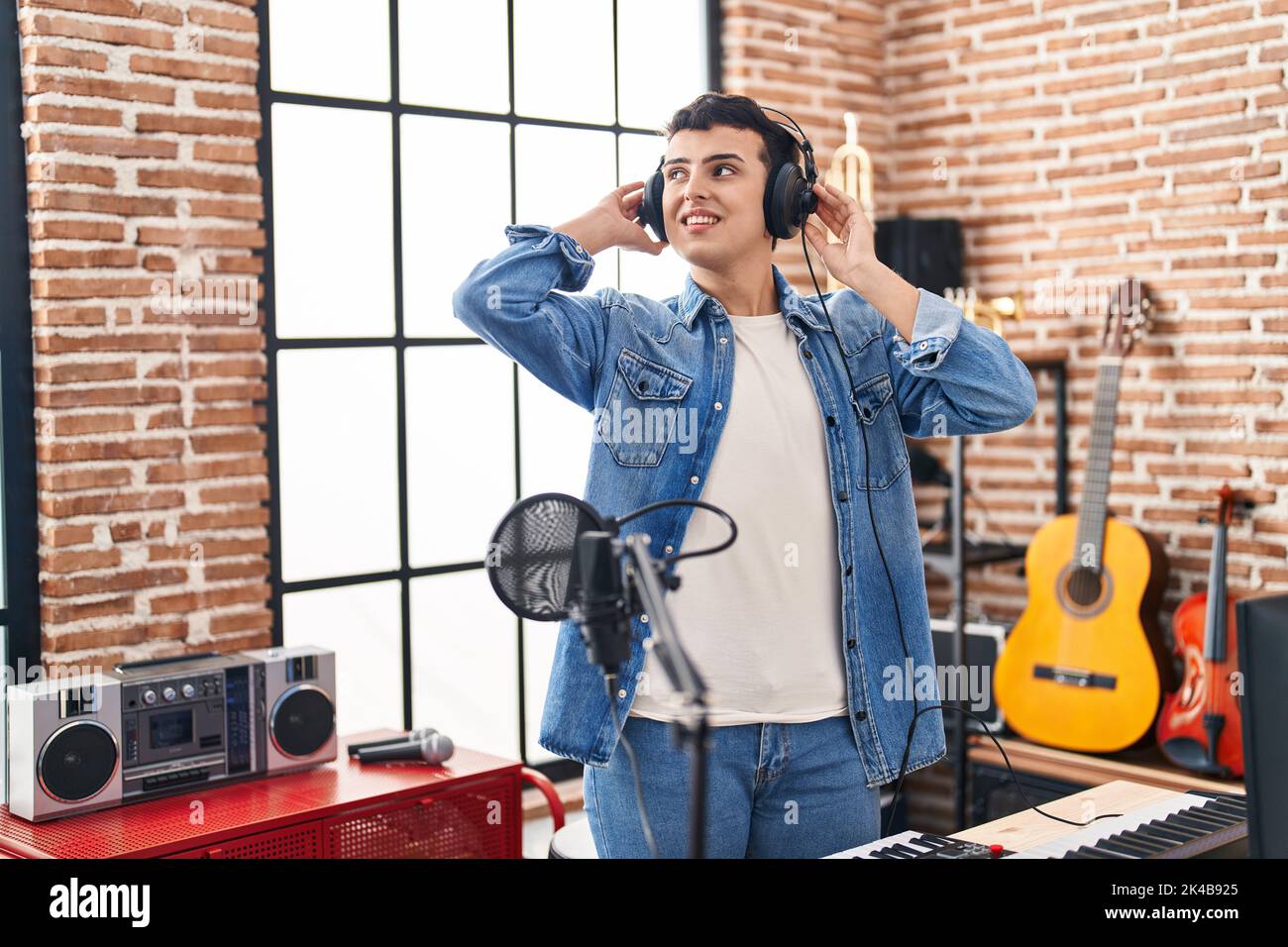 Non binary musician hi-res stock photography and images - Alamy
