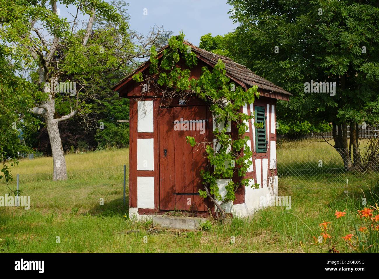 Small half timbered house hi-res stock photography and images - Alamy