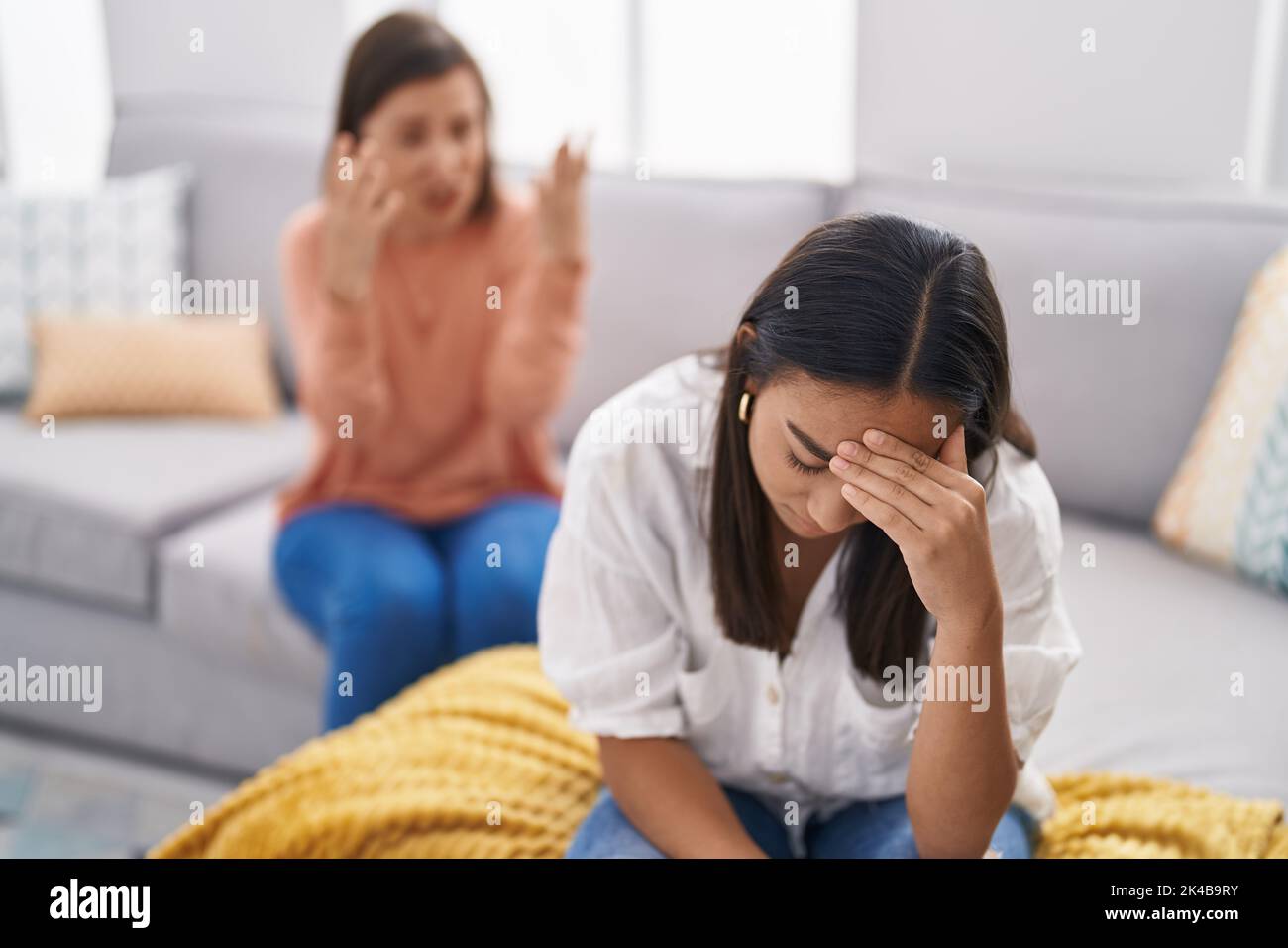 Adult daughter and elderly mother argue hi-res stock photography and images - Alamy