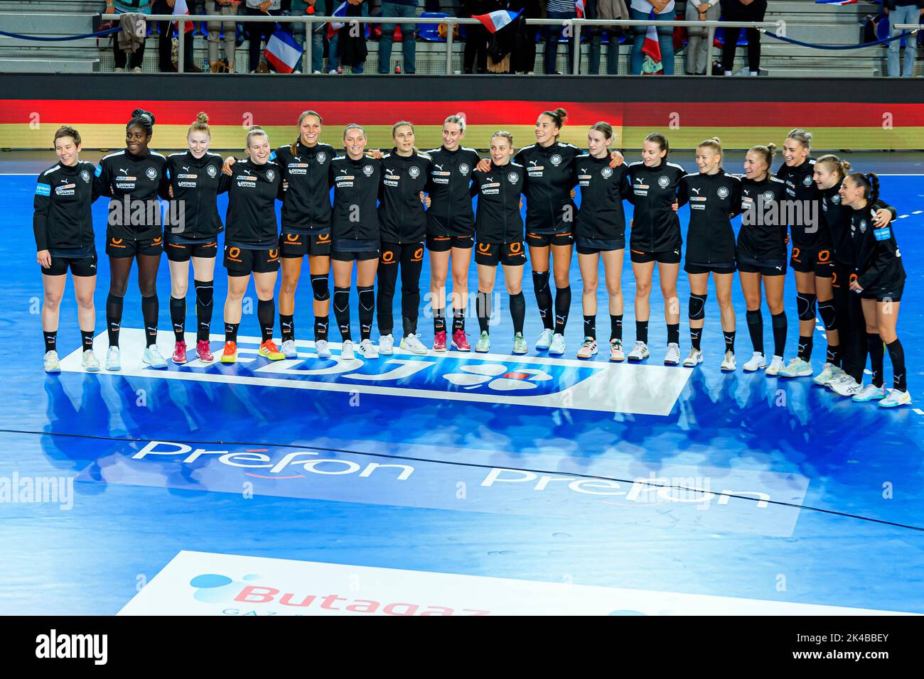 Team handball photos hi-res stock photography and images - Alamy