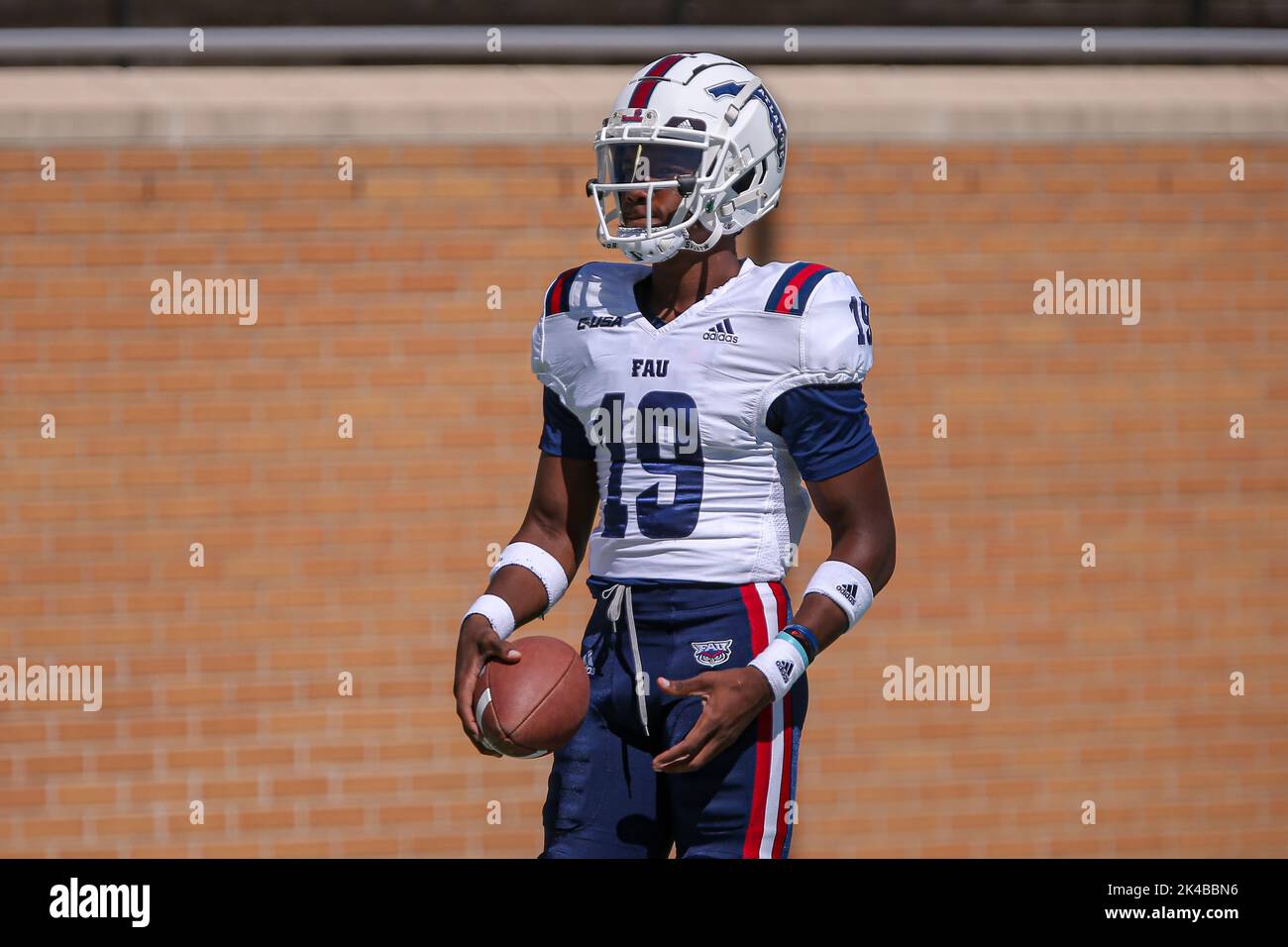 October 01, 2022: Florida Atlantic Owls quarterback T.J. Smith (19 ...