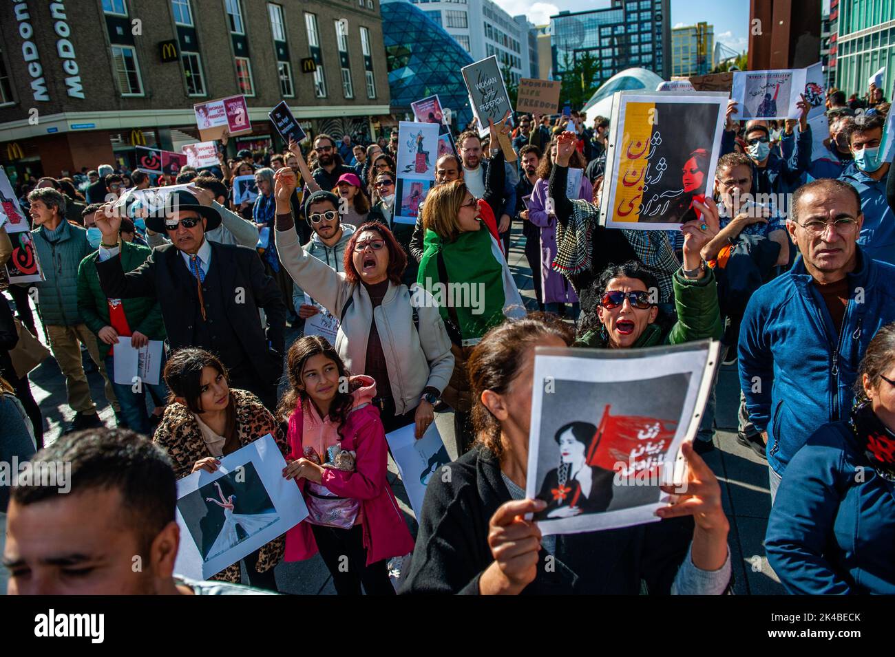 Iranian women are shouting slogans during the demonstration. People in ...