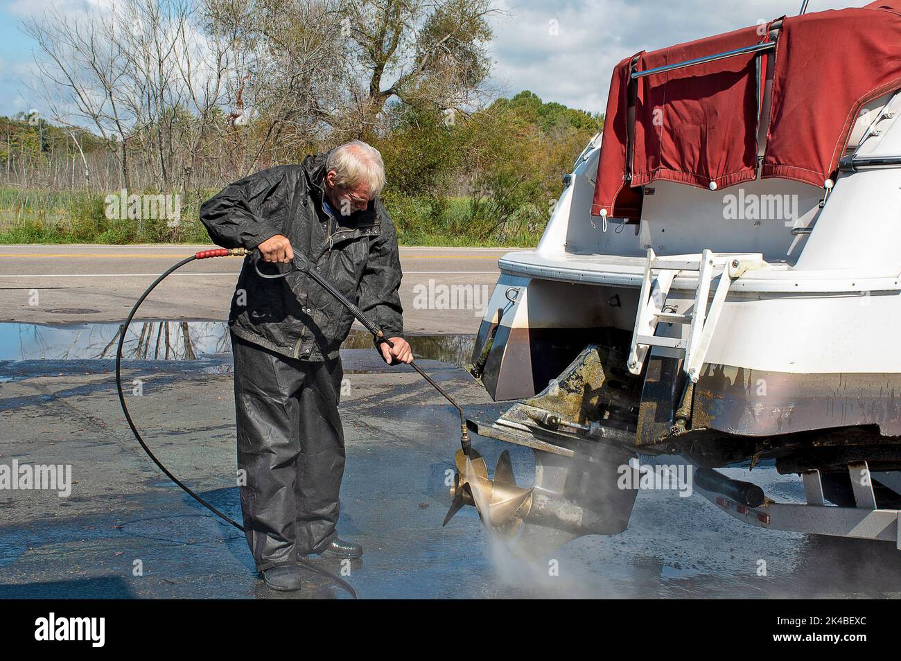 Pressure washing vessel hi-res stock photography and images - Alamy
