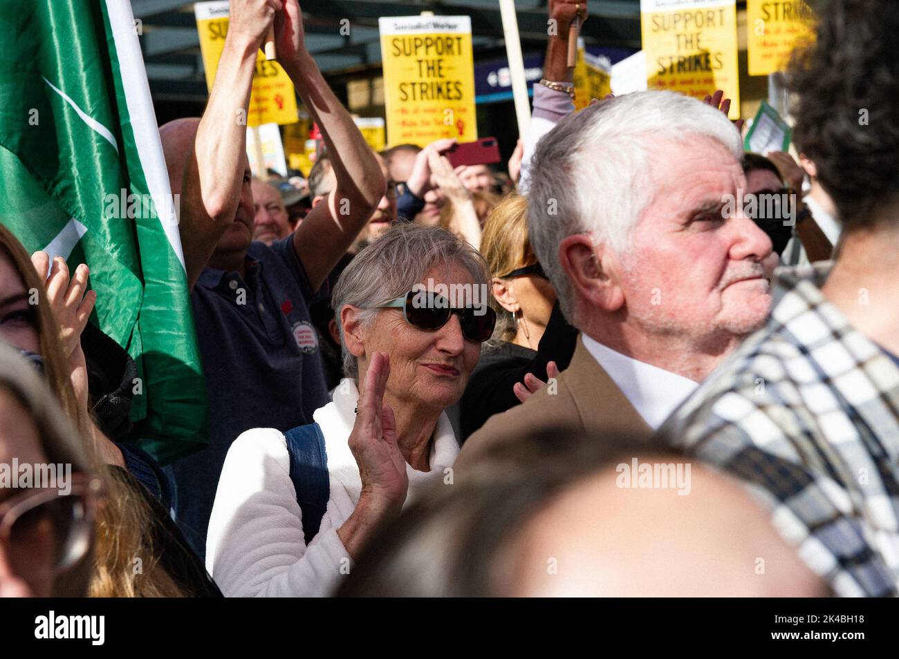 London, UK. 1st Jan, 2009. Protesters are seen cheering as part of the ...