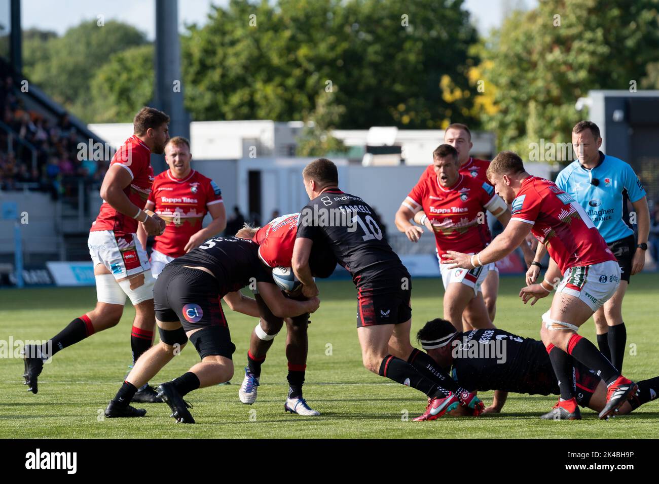 Kini Murimurivalu #11 of Leicester Tigers is tackled by Owen Farrell ...