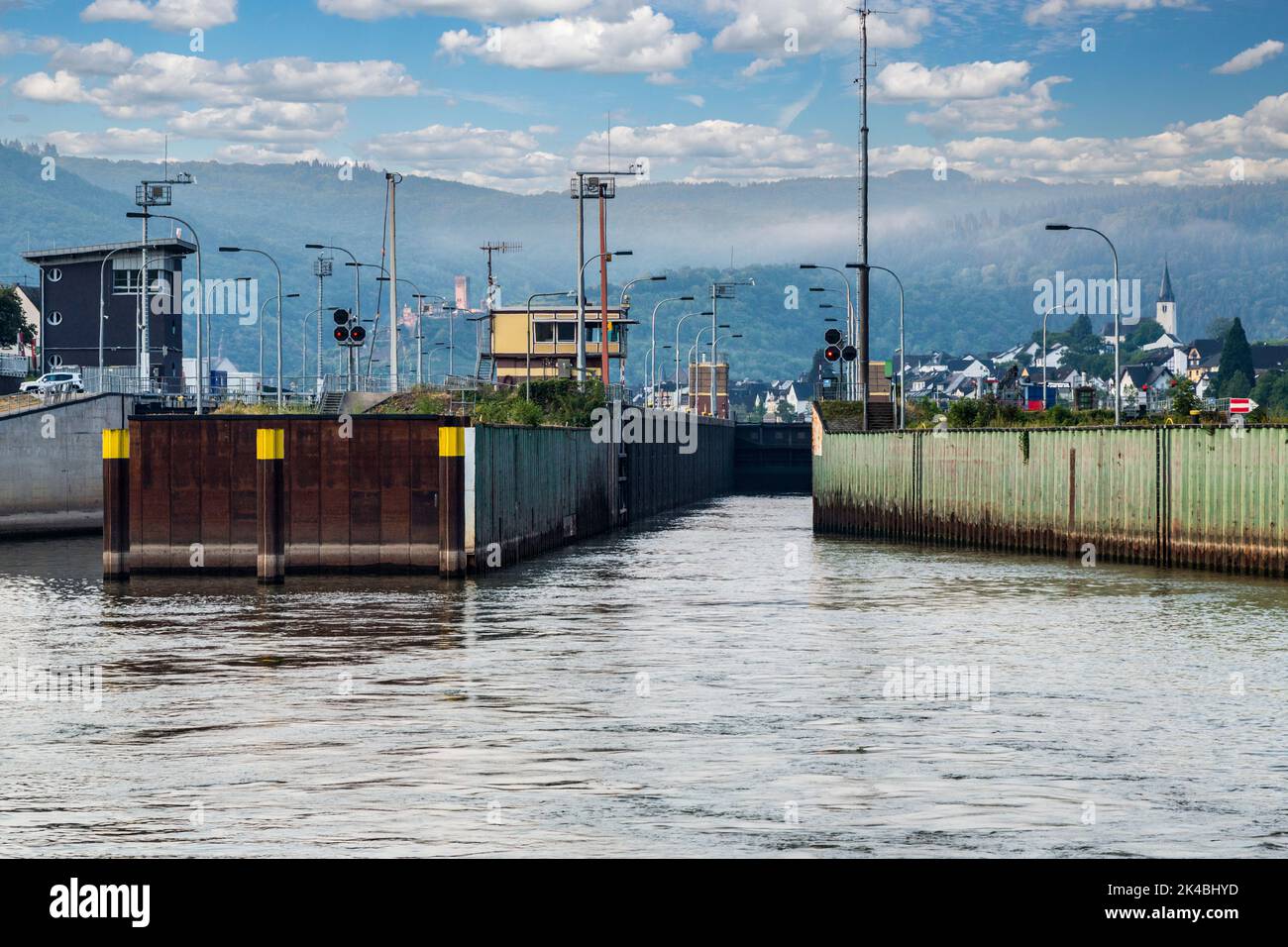 Boat approaching lock hi-res stock photography and images - Alamy