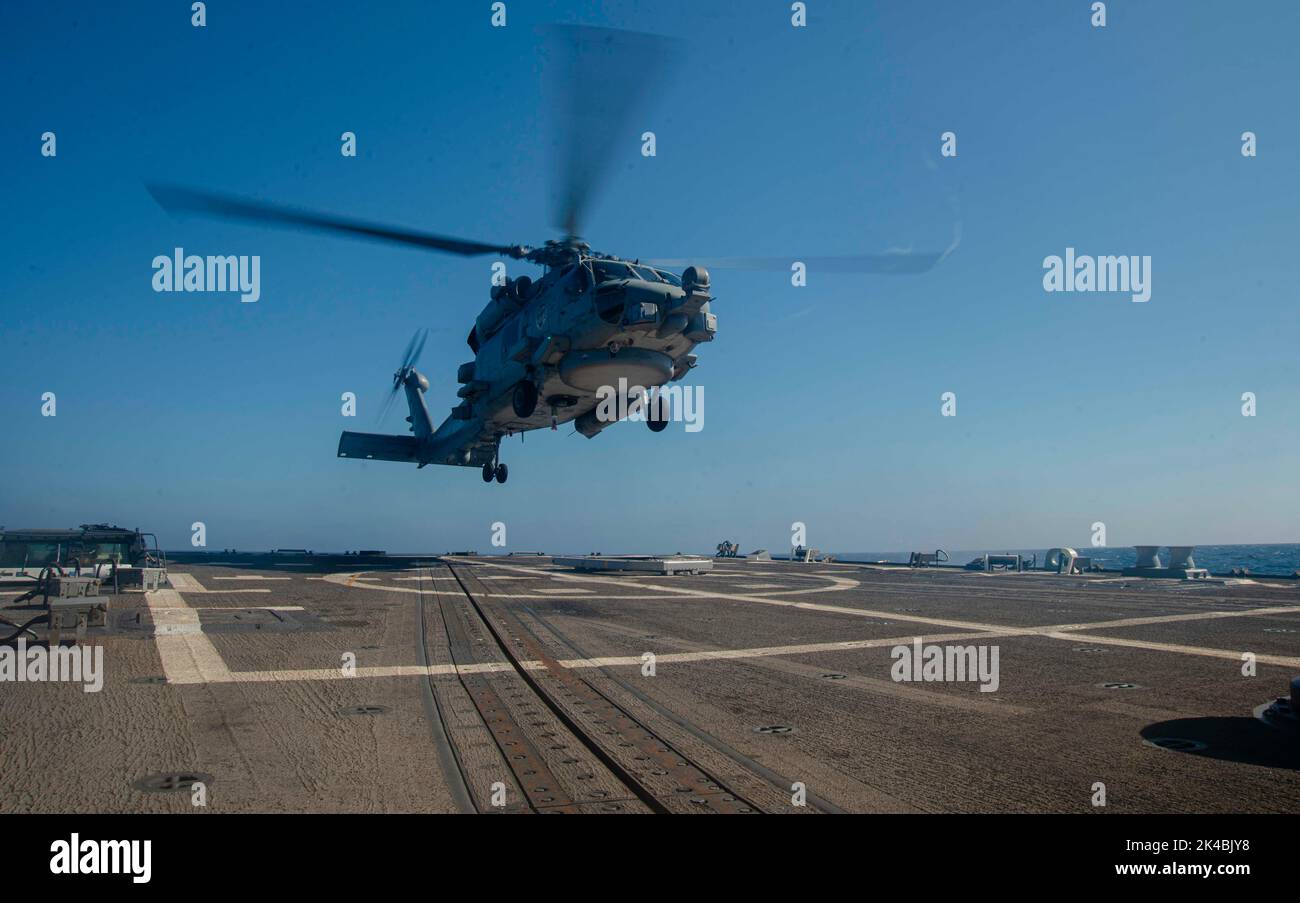 220925-N-ZQ263-1055 PACIFIC OCEAN (Sept. 25, 2022) A MH-60R Sea Hawk ...