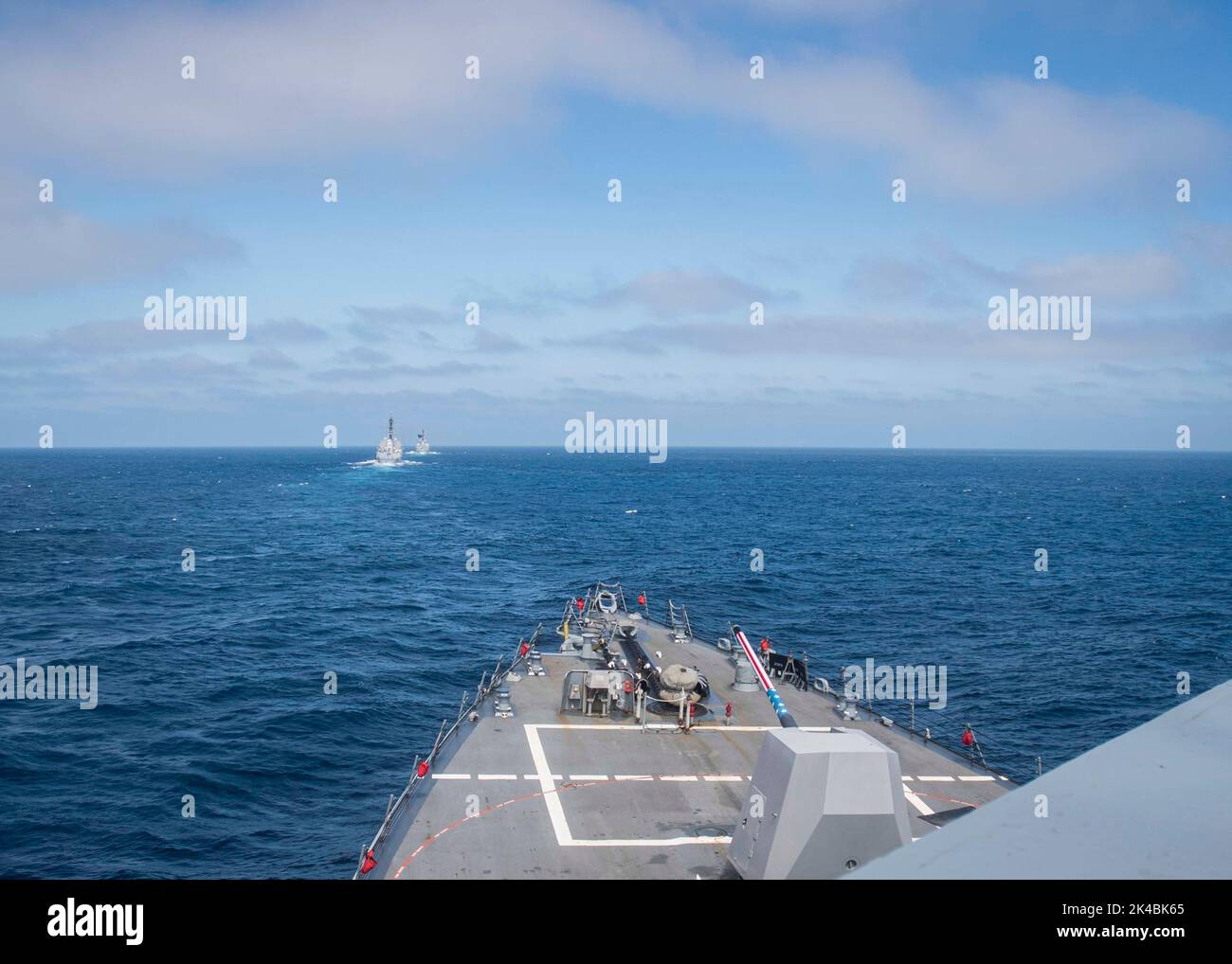 220927-N-XK462-1023 PACIFIC OCEAN (Sept. 27, 2022) The Arleigh Burke ...