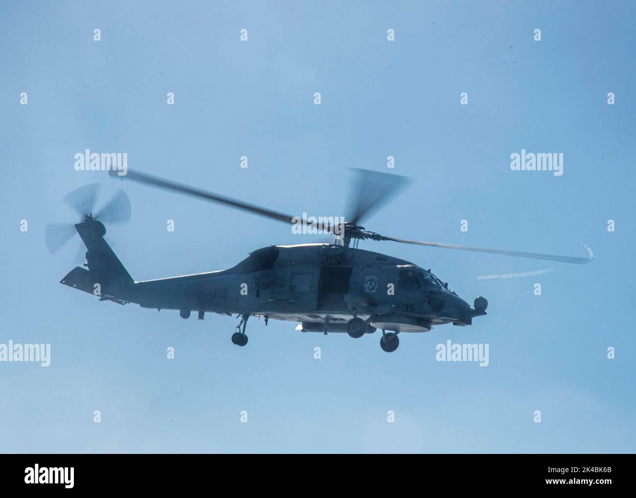 220927-N-XK462-1005 PACIFIC OCEAN (Sept. 27, 2022) An MH-60R Sea Hawk ...