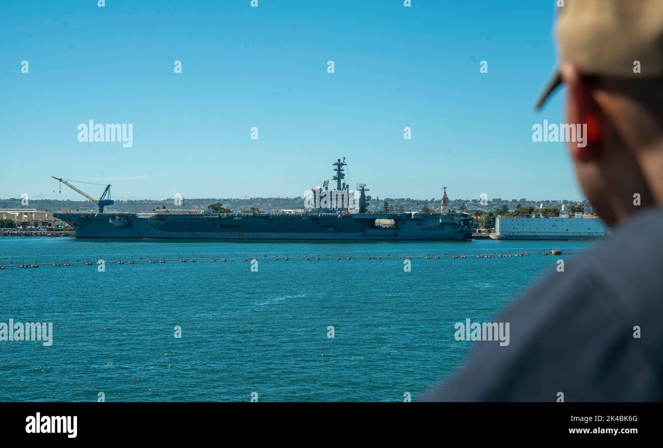 230922-N-ZQ263-1095 SAN DIEGO (Sept. 23, 2022) The Arleigh Burke-Class ...