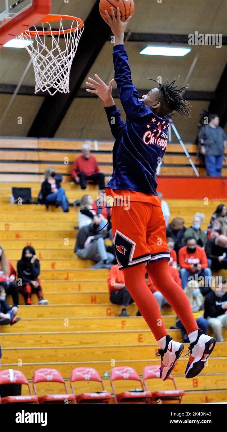 High school student playing basketball hi-res stock photography and ...