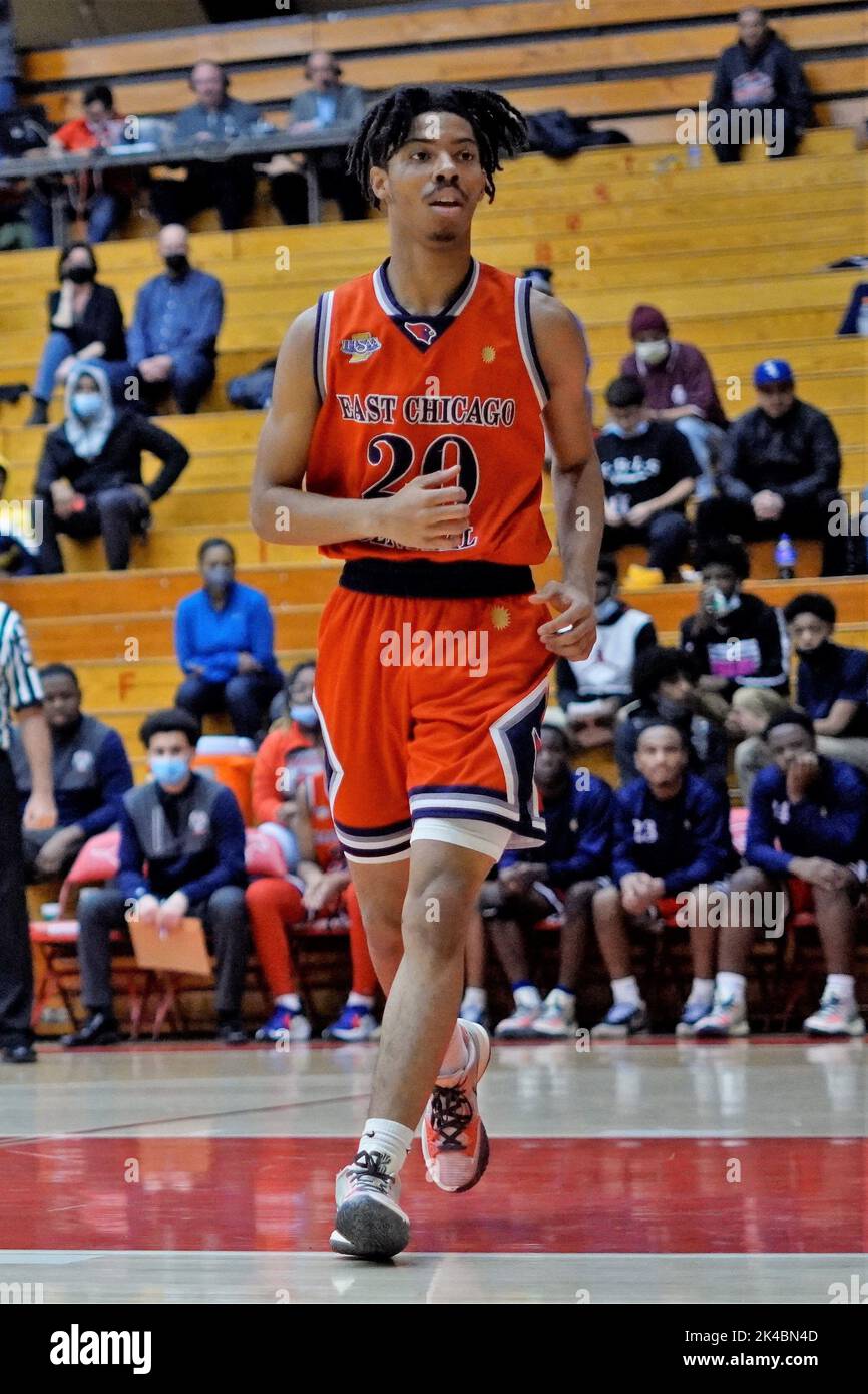 High school student playing basketball hi-res stock photography and ...