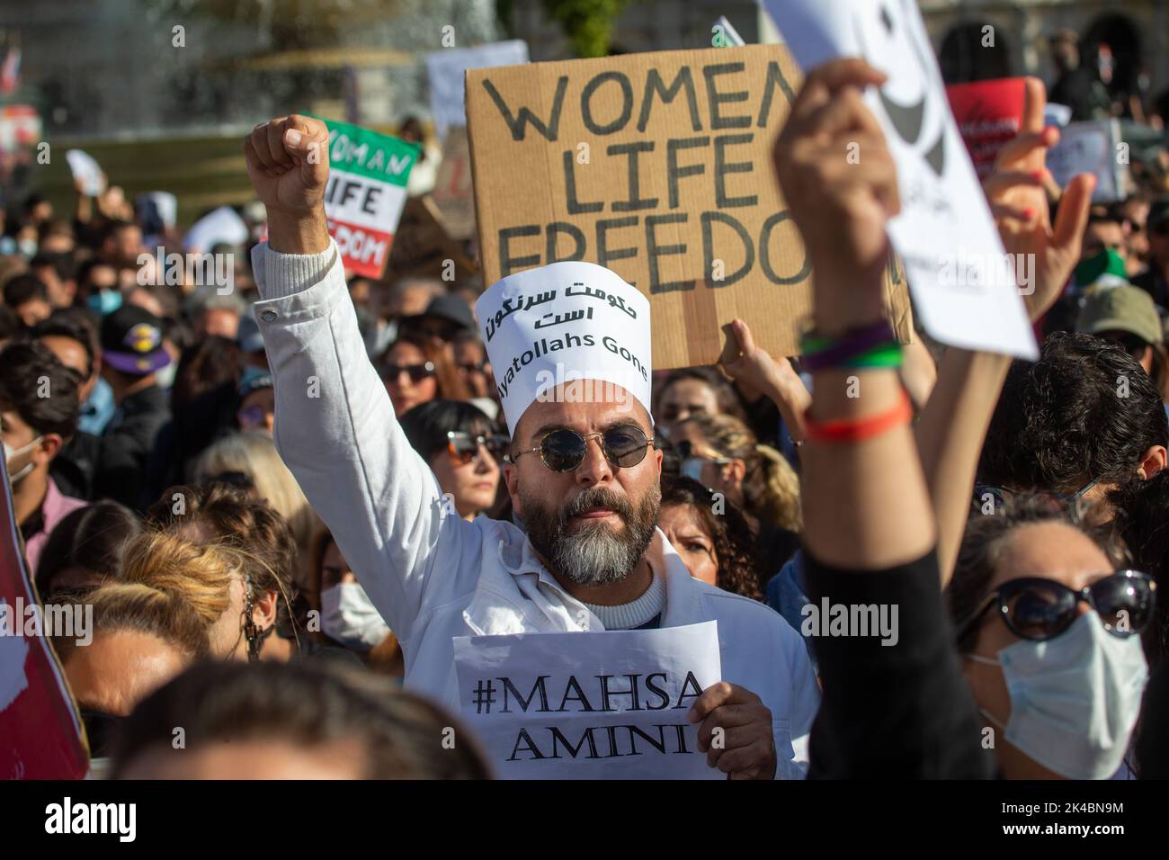London, England, UK. 1st Oct, 2022. Thousands stage protest in ...
