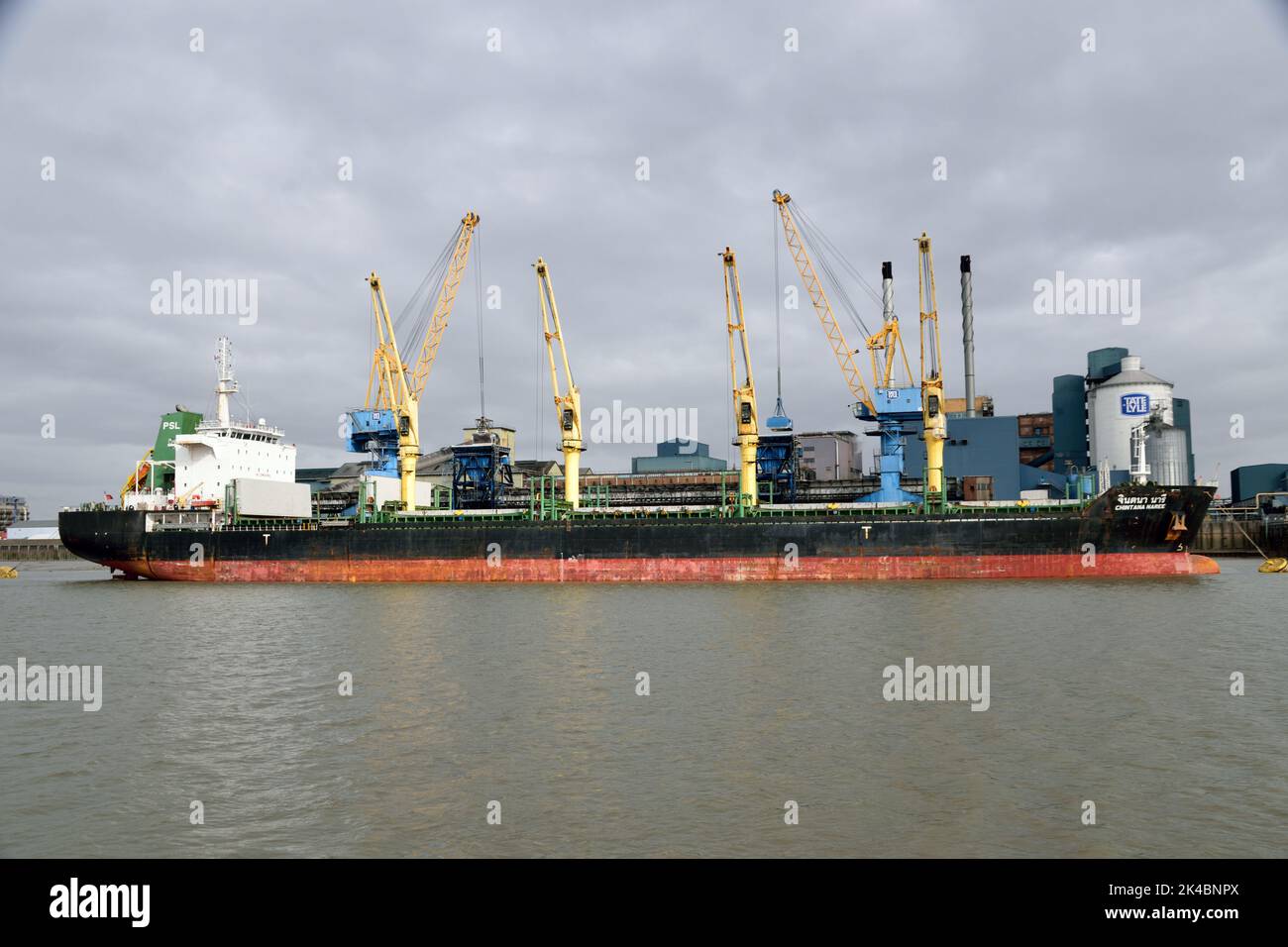 Cargo ship CHINTANA NAREE at Tate & Lyle Sugar's Thames Refinery at ...
