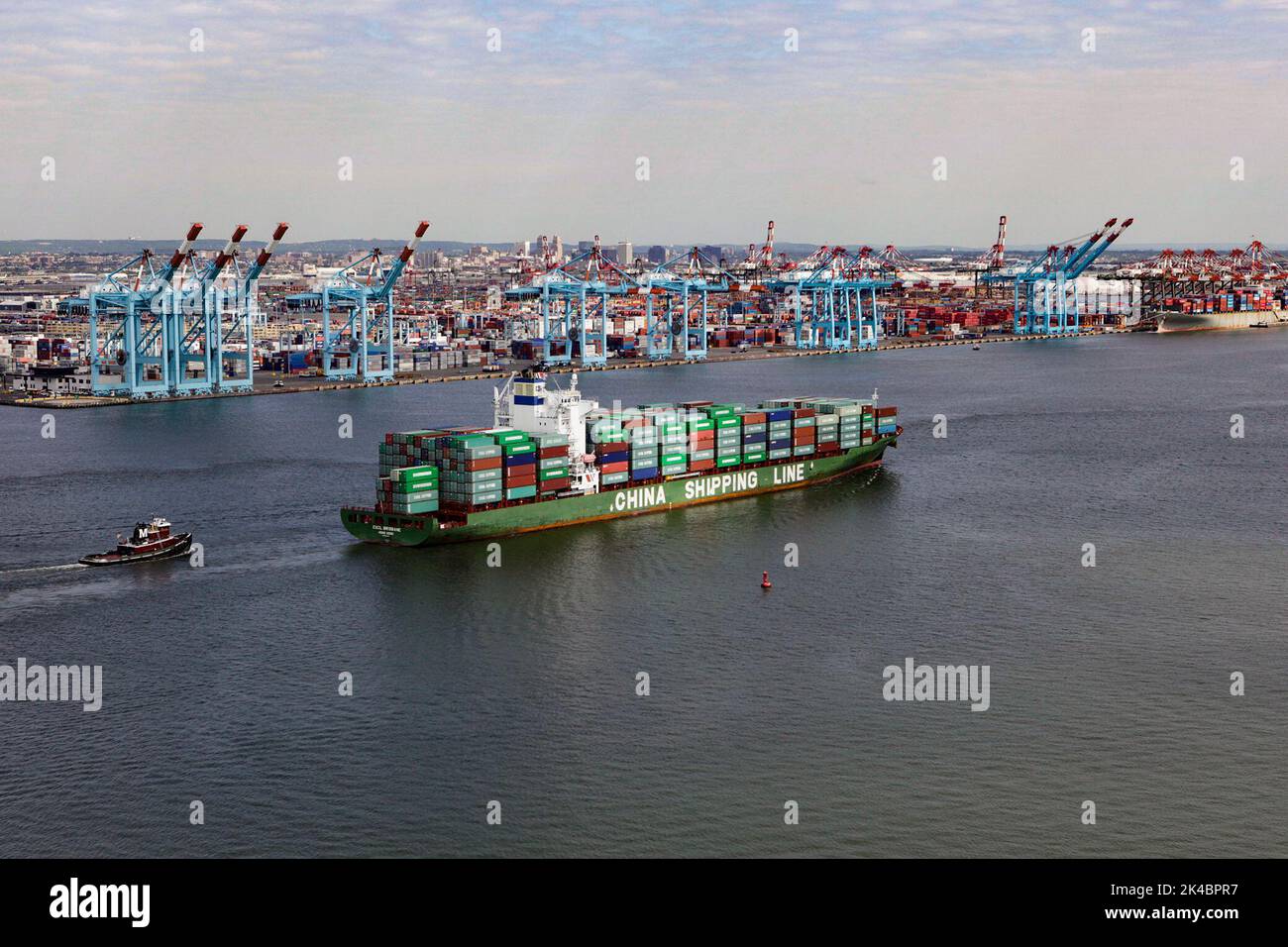 Port newark shipping containers hi-res stock photography and images - Alamy