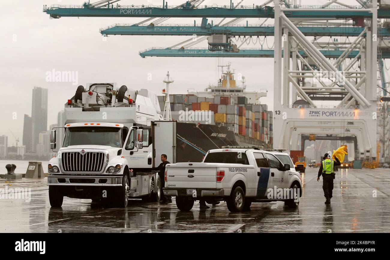 Port of miami cargo inspection hi-res stock photography and images - Alamy