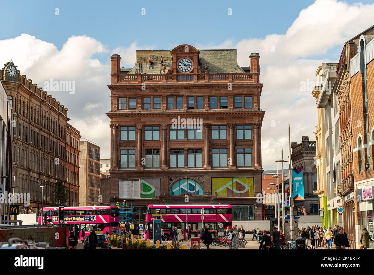29th September 2022: Workers Completing the final stages of the Roof on ...